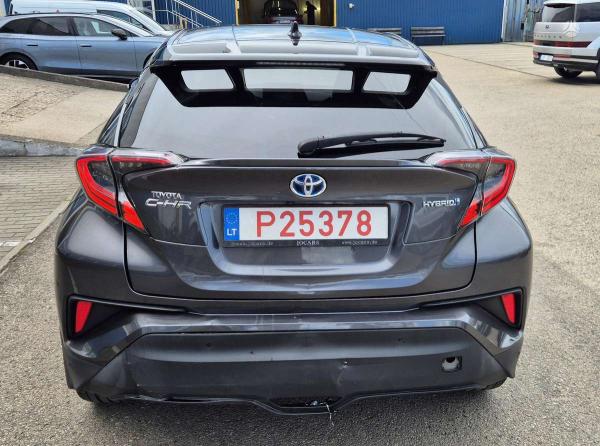Pelēks Toyota C-HR 2018 Šauļi, ar dzinēja tilpumu 1.80 L un nobraukumu 95 tūkst. km par 16800 €, foto 5 vietnē AUTOMOTO.COM.LV