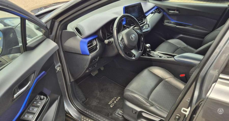 Pelēks Toyota C-HR 2018 Šauļi, ar dzinēja tilpumu 1.80 L un nobraukumu 95 tūkst. km par 16800 €, foto 10 vietnē AUTOMOTO.COM.LV