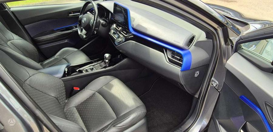 Pelēks Toyota C-HR 2018 Šauļi, ar dzinēja tilpumu 1.80 L un nobraukumu 95 tūkst. km par 16800 €, foto 11 vietnē AUTOMOTO.COM.LV