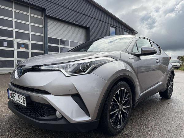 Toyota C-HR 2018 Utena vietnē Pelēks Toyota C-HR 2018 Utena, ar dzinēja tilpumu 1.80 L un nobraukumu 106 tūkst. km par 16700 €, foto 1 vietnē AUTOMOTO.COM.LV