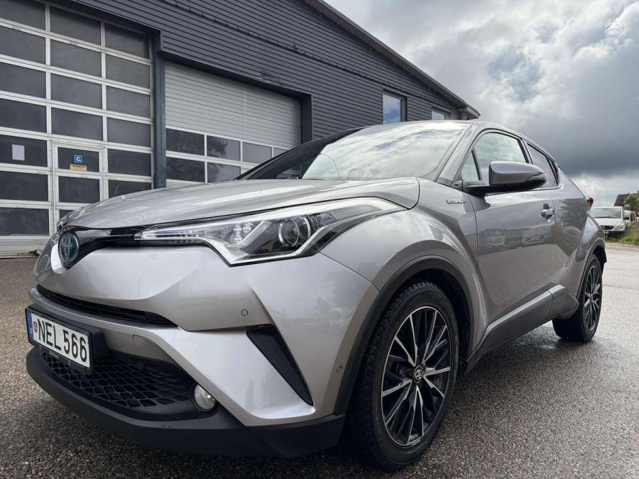Grey Toyota C-HR 2018 in Utena, with an engine capacity of 1.80 L and mileage of 106 thousand km for 16700 €, photo 1 on AUTOMOTO.COM.LV