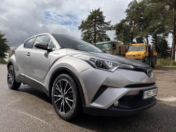 Toyota C-HR 2018 Utena vietnē Pelēks Toyota C-HR 2018 Utena, ar dzinēja tilpumu 1.80 L un nobraukumu 106 tūkst. km par 16700 €, foto 3 vietnē AUTOMOTO.COM.LV