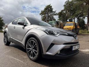 Grey Toyota C-HR 2018 in Utena, with an engine capacity of 1.80 L and mileage of 106 thousand km for 16700 €, photo 3 on AUTOMOTO.COM.LV