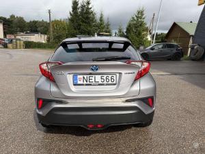 Grey Toyota C-HR 2018 in Utena, with an engine capacity of 1.80 L and mileage of 106 thousand km for 16700 €, photo 8 on AUTOMOTO.COM.LV