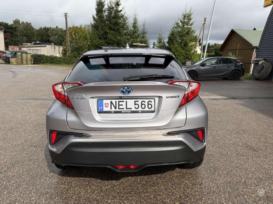 Grey Toyota C-HR 2018 in Utena, with an engine capacity of 1.80 L and mileage of 106 thousand km for 16700 €, photo 8 on AUTOMOTO.COM.LV