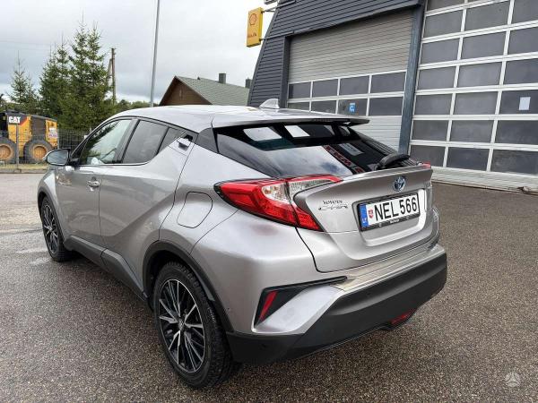 Toyota C-HR 2018 Utena vietnē Pelēks Toyota C-HR 2018 Utena, ar dzinēja tilpumu 1.80 L un nobraukumu 106 tūkst. km par 16700 €, foto 9 vietnē AUTOMOTO.COM.LV