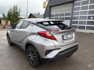 Grey Toyota C-HR 2018 in Utena, with an engine capacity of 1.80 L and mileage of 106 thousand km for 16700 €, photo 9 on AUTOMOTO.COM.LV