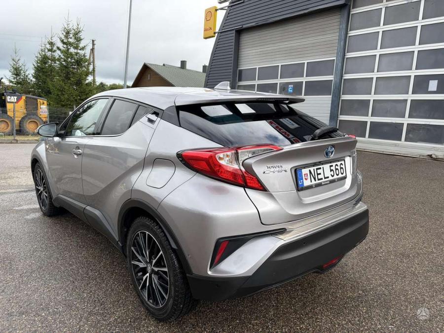 Grey Toyota C-HR 2018 in Utena, with an engine capacity of 1.80 L and mileage of 106 thousand km for 16700 €, photo 9 on AUTOMOTO.COM.LV