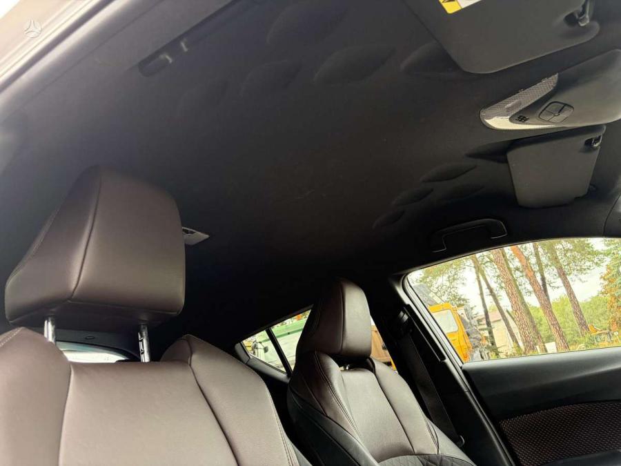 Grey Toyota C-HR 2018 in Utena, with an engine capacity of 1.80 L and mileage of 106 thousand km for 16700 €, photo 12 on AUTOMOTO.COM.LV