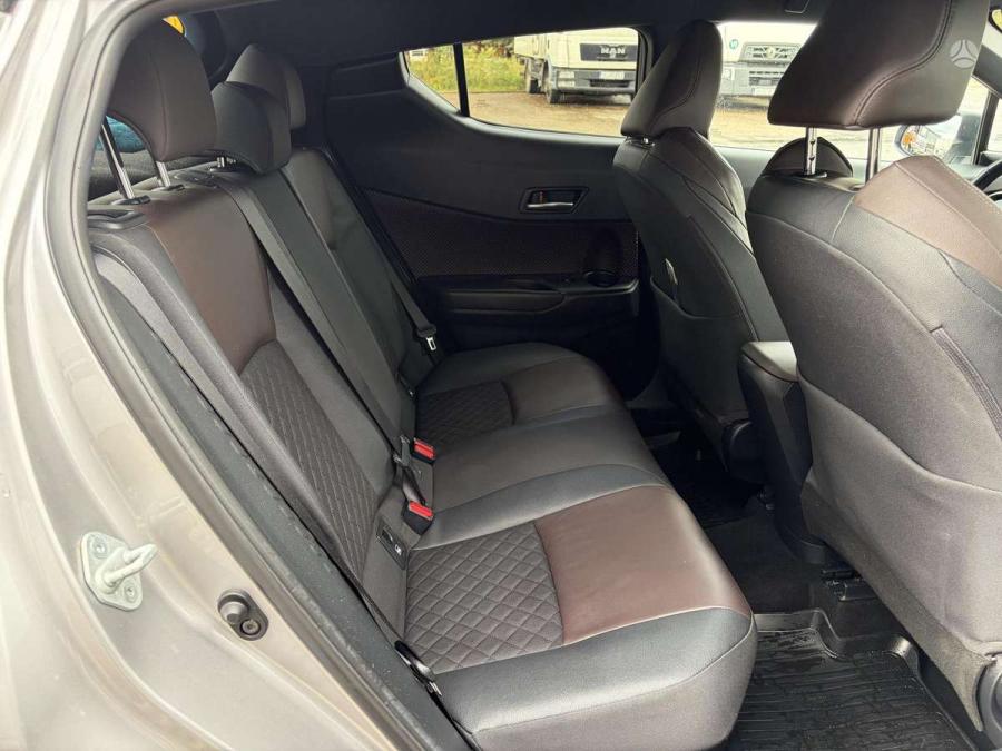 Grey Toyota C-HR 2018 in Utena, with an engine capacity of 1.80 L and mileage of 106 thousand km for 16700 €, photo 16 on AUTOMOTO.COM.LV