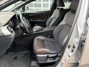 Grey Toyota C-HR 2018 in Utena, with an engine capacity of 1.80 L and mileage of 106 thousand km for 16700 €, photo 21 on AUTOMOTO.COM.LV