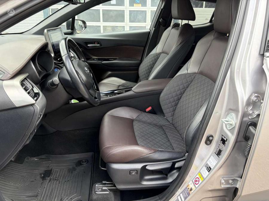 Grey Toyota C-HR 2018 in Utena, with an engine capacity of 1.80 L and mileage of 106 thousand km for 16700 €, photo 21 on AUTOMOTO.COM.LV