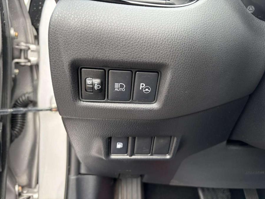Grey Toyota C-HR 2018 in Utena, with an engine capacity of 1.80 L and mileage of 106 thousand km for 16700 €, photo 22 on AUTOMOTO.COM.LV