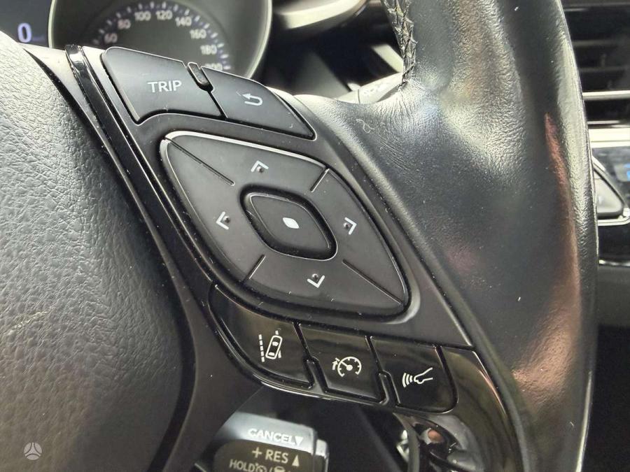 Grey Toyota C-HR 2018 in Utena, with an engine capacity of 1.80 L and mileage of 106 thousand km for 16700 €, photo 27 on AUTOMOTO.COM.LV