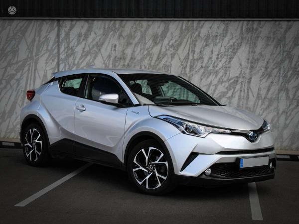 Серый Тойота C-HR 2018 в Каунас, объемом двигателя 1.80 л и пробегом 120 тыс. км за 15750 €, фото 1 на AUTOMOTO.COM.LV
