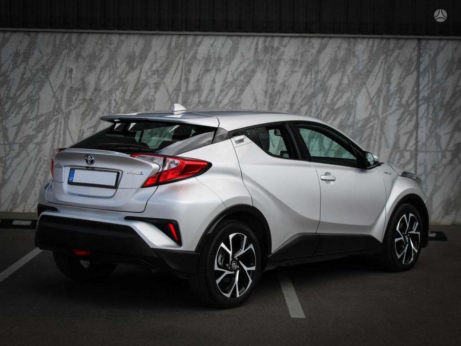Серый Тойота C-HR 2018 в Каунас, объемом двигателя 1.80 л и пробегом 120 тыс. км за 15750 €, фото 4 на AUTOMOTO.COM.LV