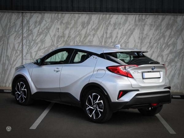 Серый Тойота C-HR 2018 в Каунас, объемом двигателя 1.80 л и пробегом 120 тыс. км за 15750 €, фото 5 на AUTOMOTO.COM.LV