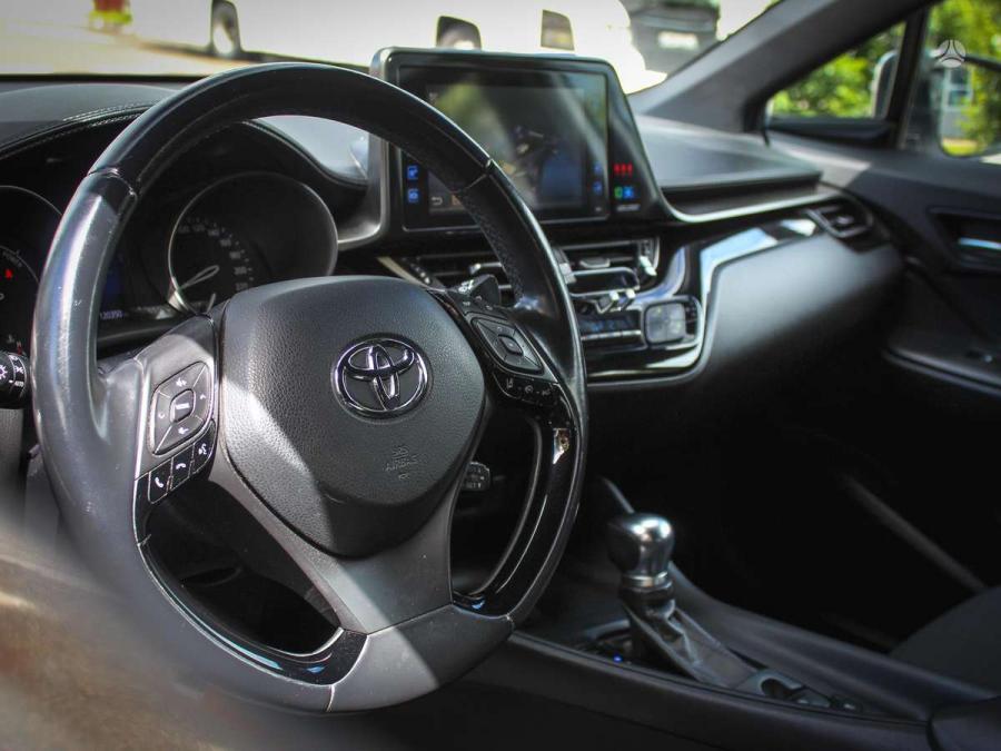 Серый Тойота C-HR 2018 в Каунас, объемом двигателя 1.80 л и пробегом 120 тыс. км за 15750 €, фото 9 на AUTOMOTO.COM.LV