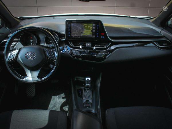 Серый Тойота C-HR 2018 в Каунас, объемом двигателя 1.80 л и пробегом 120 тыс. км за 15750 €, фото 10 на AUTOMOTO.COM.LV