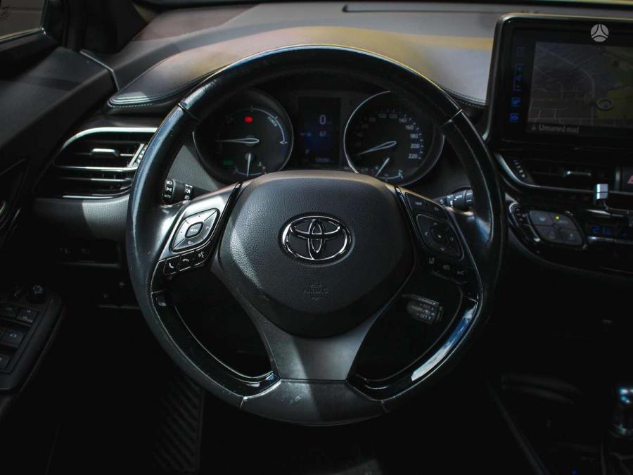Серый Тойота C-HR 2018 в Каунас, объемом двигателя 1.80 л и пробегом 120 тыс. км за 15750 €, фото 11 на AUTOMOTO.COM.LV