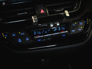 Серый Тойота C-HR 2018 в Каунас, объемом двигателя 1.80 л и пробегом 120 тыс. км за 15750 €, фото 18 на AUTOMOTO.COM.LV