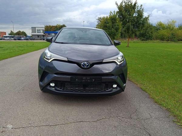Pelēks Toyota C-HR 2018 Šauļi, ar dzinēja tilpumu 1.80 L un nobraukumu 92 tūkst. km par 16750 €, foto 3 vietnē AUTOMOTO.COM.LV