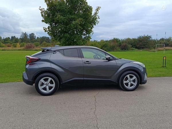 Pelēks Toyota C-HR 2018 Šauļi, ar dzinēja tilpumu 1.80 L un nobraukumu 92 tūkst. km par 16750 €, foto 5 vietnē AUTOMOTO.COM.LV