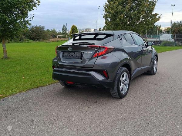 Pelēks Toyota C-HR 2018 Šauļi, ar dzinēja tilpumu 1.80 L un nobraukumu 92 tūkst. km par 16750 €, foto 7 vietnē AUTOMOTO.COM.LV