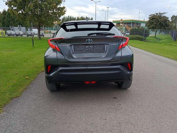 Pelēks Toyota C-HR 2018 Šauļi, ar dzinēja tilpumu 1.80 L un nobraukumu 92 tūkst. km par 16750 €, foto 8 vietnē AUTOMOTO.COM.LV