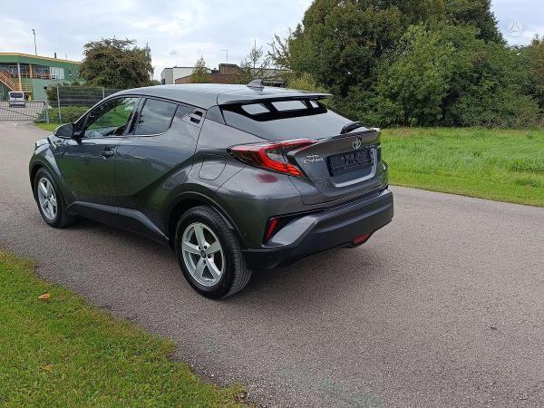 Pelēks Toyota C-HR 2018 Šauļi, ar dzinēja tilpumu 1.80 L un nobraukumu 92 tūkst. km par 16750 €, foto 9 vietnē AUTOMOTO.COM.LV