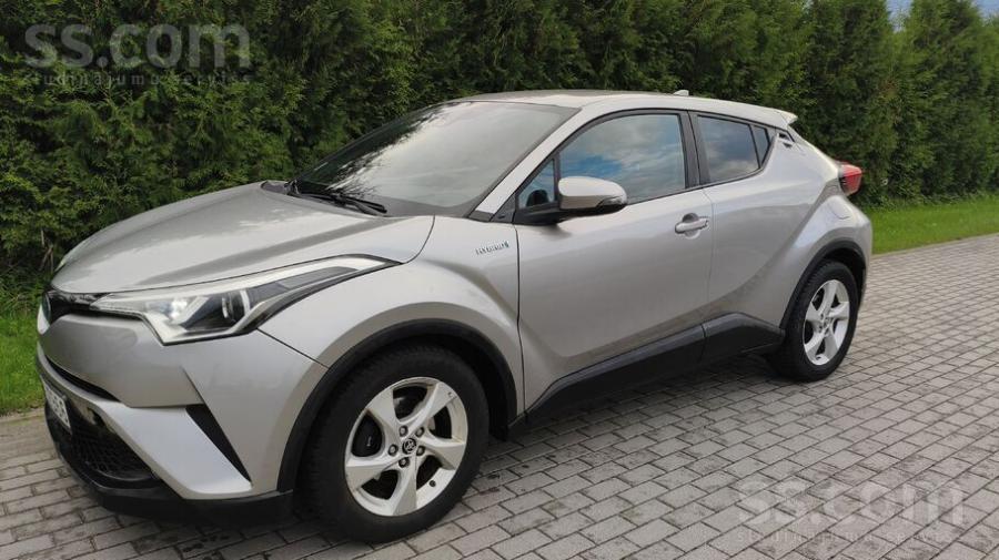 Pelēks Toyota C-HR 2018 Rīga, ar dzinēja tilpumu 1.80 L un nobraukumu 86 tūkst. km par 15500 €, foto 1 vietnē AUTOMOTO.COM.LV