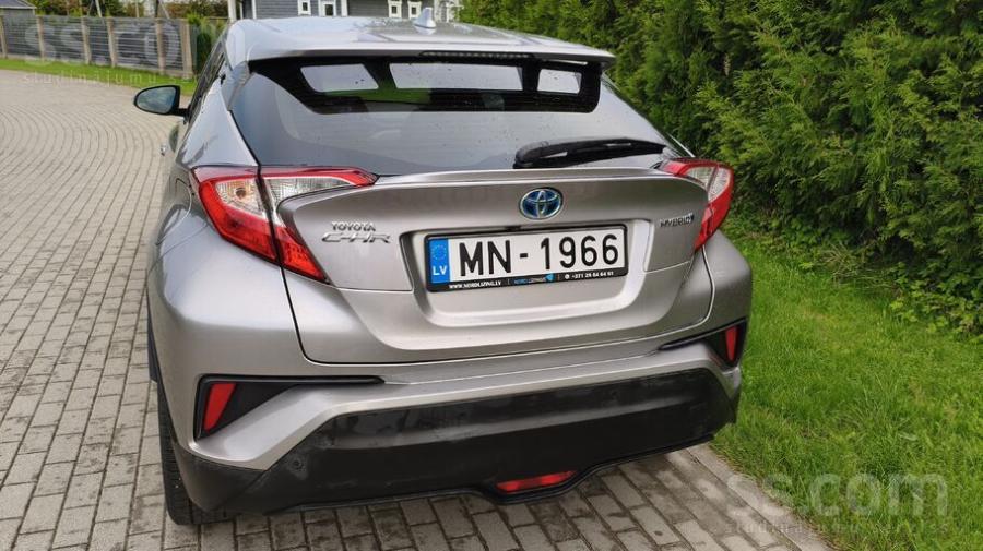 Pelēks Toyota C-HR 2018 Rīga, ar dzinēja tilpumu 1.80 L un nobraukumu 86 tūkst. km par 15500 €, foto 4 vietnē AUTOMOTO.COM.LV