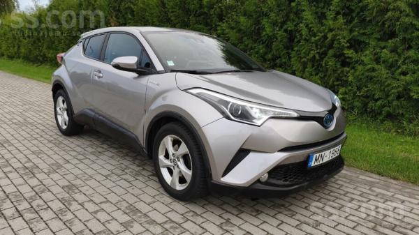 Grey Toyota C-HR 2018 in Riga, with an engine capacity of 1.80 L and mileage of 86 thousand km for 15500 €, photo 5 on AUTOMOTO.COM.LV