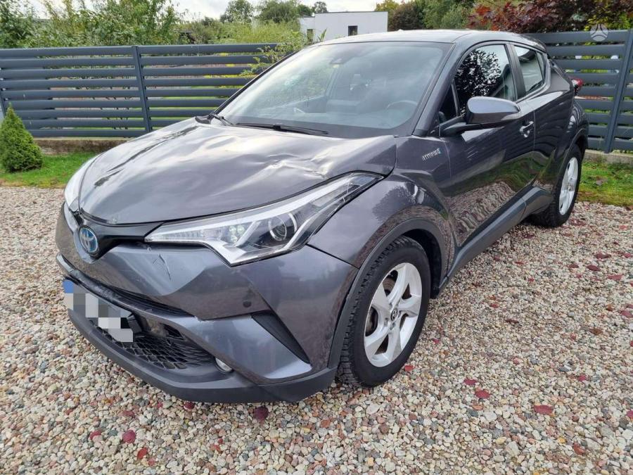 Серый Тойота C-HR 2018 в Алитус, объемом двигателя 1.80 л и пробегом 72 тыс. км за 9500 €, фото 1 на AUTOMOTO.COM.LV
