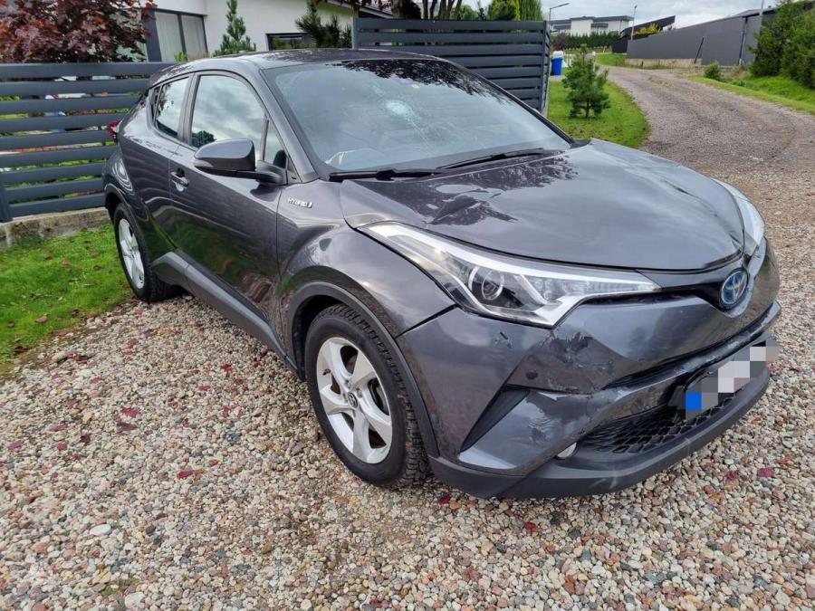 Серый Тойота C-HR 2018 в Алитус, объемом двигателя 1.80 л и пробегом 72 тыс. км за 9500 €, фото 4 на AUTOMOTO.COM.LV