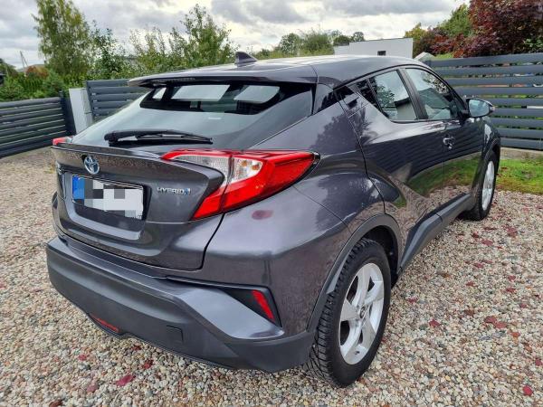 Pelēks Toyota C-HR 2018 Alīta, ar dzinēja tilpumu 1.80 L un nobraukumu 72 tūkst. km par 9500 €, foto 5 vietnē AUTOMOTO.COM.LV