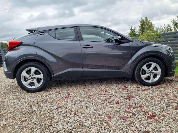 Pelēks Toyota C-HR 2018 Alīta, ar dzinēja tilpumu 1.80 L un nobraukumu 72 tūkst. km par 9500 €, foto 6 vietnē AUTOMOTO.COM.LV