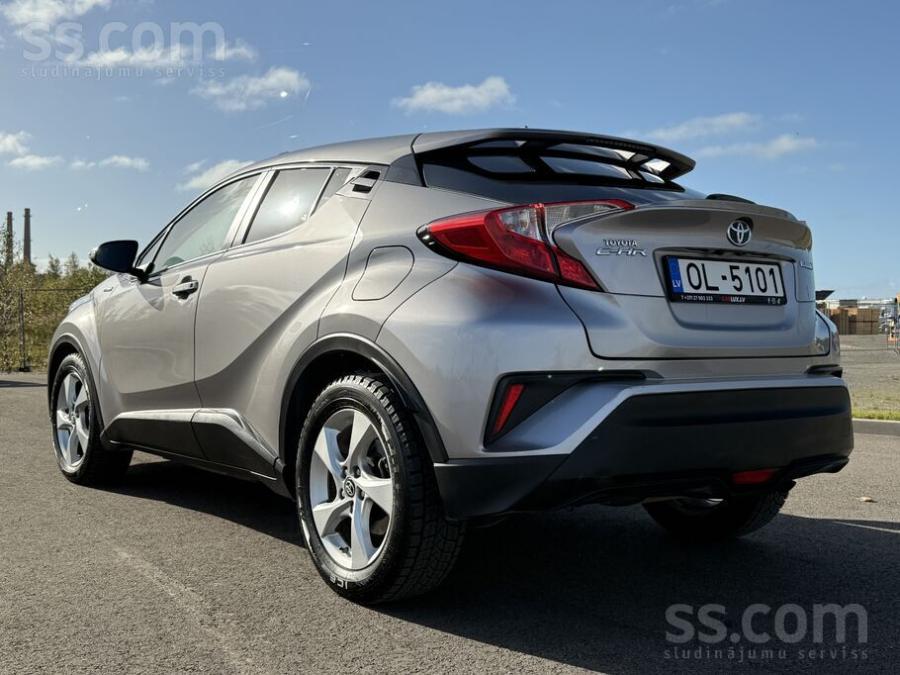 Pelēks Toyota C-HR 2018 Liepāja, ar dzinēja tilpumu 1.80 L un nobraukumu 110 tūkst. km par 14950 €, foto 3 vietnē AUTOMOTO.COM.LV