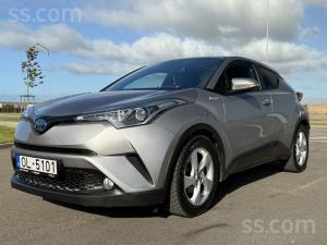 Pelēks Toyota C-HR 2018 Liepāja, ar dzinēja tilpumu 1.80 L un nobraukumu 110 tūkst. km par 14950 €, foto 4 vietnē AUTOMOTO.COM.LV