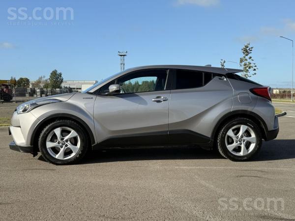 Toyota C-HR 2018 Liepāja vietnē Pelēks Toyota C-HR 2018 Liepāja, ar dzinēja tilpumu 1.80 L un nobraukumu 110 tūkst. km par 14950 €, foto 6 vietnē AUTOMOTO.COM.LV