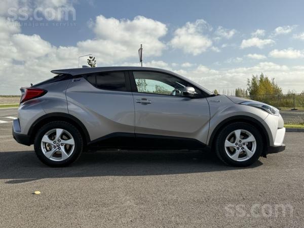 Toyota C-HR 2018 Liepāja vietnē Pelēks Toyota C-HR 2018 Liepāja, ar dzinēja tilpumu 1.80 L un nobraukumu 110 tūkst. km par 14950 €, foto 7 vietnē AUTOMOTO.COM.LV
