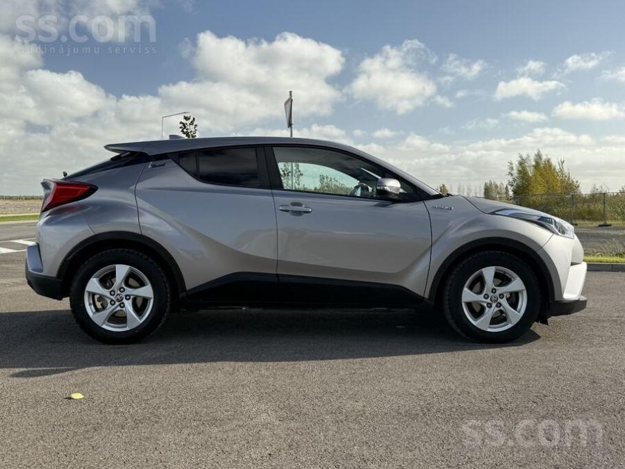 Pelēks Toyota C-HR 2018 Liepāja, ar dzinēja tilpumu 1.80 L un nobraukumu 110 tūkst. km par 14950 €, foto 7 vietnē AUTOMOTO.COM.LV