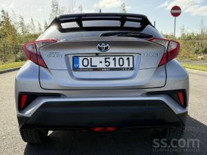 Pelēks Toyota C-HR 2018 Liepāja, ar dzinēja tilpumu 1.80 L un nobraukumu 110 tūkst. km par 14950 €, foto 9 vietnē AUTOMOTO.COM.LV