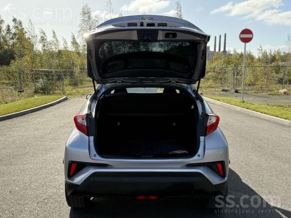 Toyota C-HR 2018 Liepāja vietnē Pelēks Toyota C-HR 2018 Liepāja, ar dzinēja tilpumu 1.80 L un nobraukumu 110 tūkst. km par 14950 €, foto 10 vietnē AUTOMOTO.COM.LV