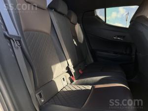 Pelēks Toyota C-HR 2018 Liepāja, ar dzinēja tilpumu 1.80 L un nobraukumu 110 tūkst. km par 14950 €, foto 12 vietnē AUTOMOTO.COM.LV