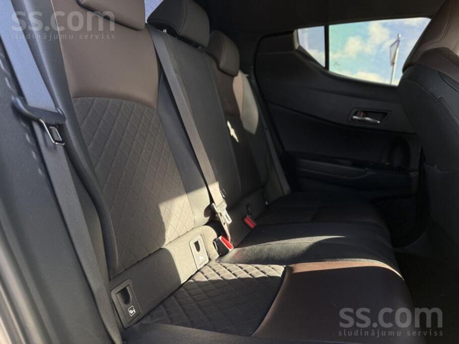 Pelēks Toyota C-HR 2018 Liepāja, ar dzinēja tilpumu 1.80 L un nobraukumu 110 tūkst. km par 14950 €, foto 12 vietnē AUTOMOTO.COM.LV
