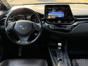 Pelēks Toyota C-HR 2018 Liepāja, ar dzinēja tilpumu 1.80 L un nobraukumu 110 tūkst. km par 14950 €, foto 15 vietnē AUTOMOTO.COM.LV