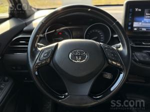 Pelēks Toyota C-HR 2018 Liepāja, ar dzinēja tilpumu 1.80 L un nobraukumu 110 tūkst. km par 14950 €, foto 16 vietnē AUTOMOTO.COM.LV