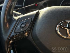 Pelēks Toyota C-HR 2018 Liepāja, ar dzinēja tilpumu 1.80 L un nobraukumu 110 tūkst. km par 14950 €, foto 18 vietnē AUTOMOTO.COM.LV