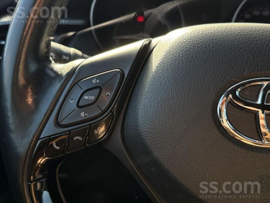 Pelēks Toyota C-HR 2018 Liepāja, ar dzinēja tilpumu 1.80 L un nobraukumu 110 tūkst. km par 14950 €, foto 18 vietnē AUTOMOTO.COM.LV